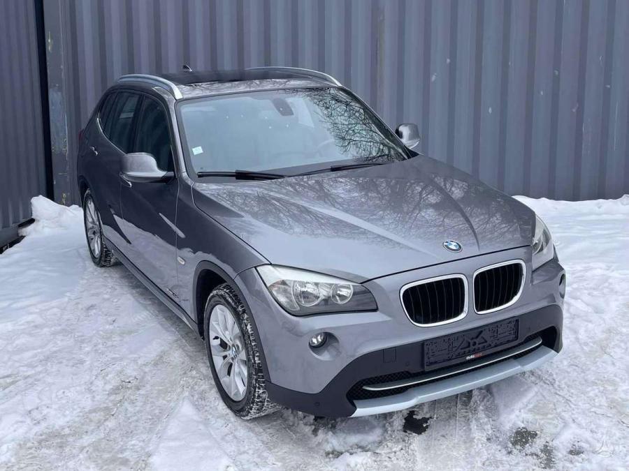 Grey BMW X1 2011 in Vilnius, with an engine capacity of 2.00 L and mileage of 297 thousand km for 6500 €, photo 2 on AUTOMOTO.COM.LV