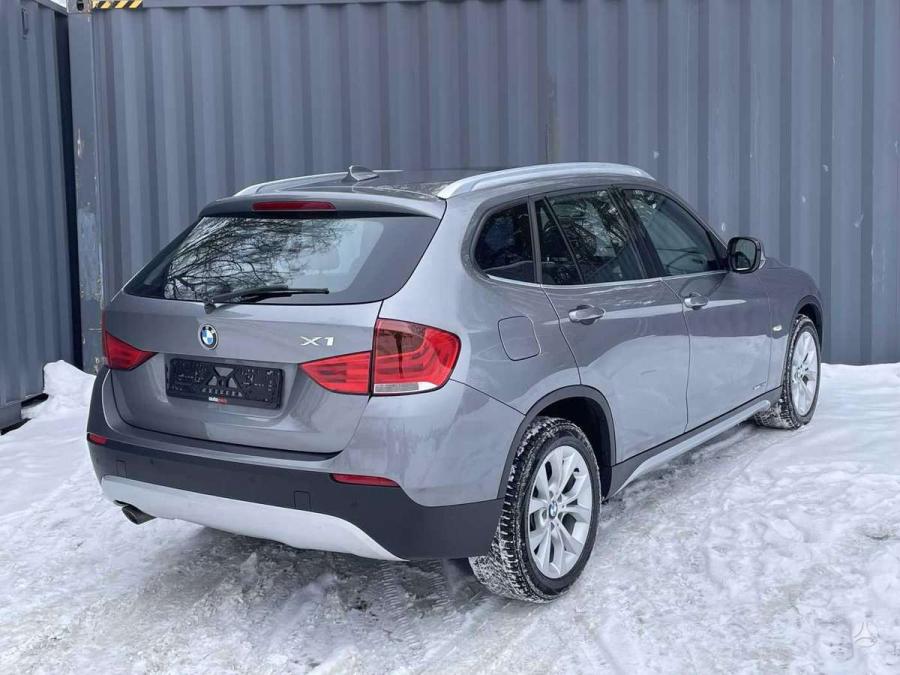 Grey BMW X1 2011 in Vilnius, with an engine capacity of 2.00 L and mileage of 297 thousand km for 6500 €, photo 3 on AUTOMOTO.COM.LV