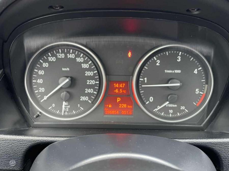 Grey BMW X1 2011 in Vilnius, with an engine capacity of 2.00 L and mileage of 297 thousand km for 6500 €, photo 17 on AUTOMOTO.COM.LV