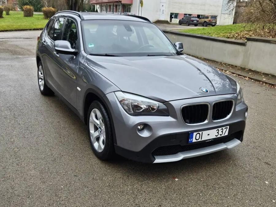 Grey BMW X1 2011 in Jekabpils, with an engine capacity of 2.00 L and mileage of 243 thousand km for 6990 €, photo 4 on AUTOMOTO.COM.LV