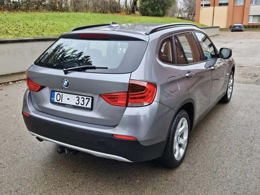 Grey BMW X1 2011 in Jekabpils, with an engine capacity of 2.00 L and mileage of 243 thousand km for 6990 €, photo 7 on AUTOMOTO.COM.LV