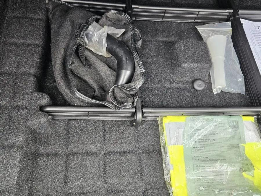 Grey BMW X1 2011 in Jekabpils, with an engine capacity of 2.00 L and mileage of 243 thousand km for 6990 €, photo 18 on AUTOMOTO.COM.LV
