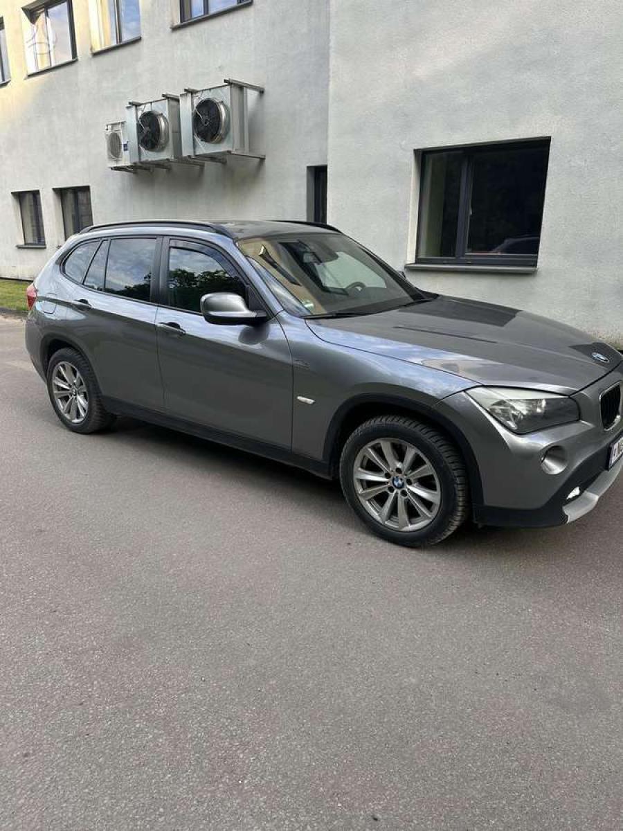 Grey BMW X1 2011 in Kaunas, with an engine capacity of 2.00 L and mileage of 308 thousand km for 5500 €, photo 6 on AUTOMOTO.COM.LV