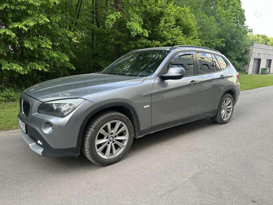 Grey BMW X1 2011 in Kaunas, with an engine capacity of 2.00 L and mileage of 308 thousand km for 5500 €, photo 8 on AUTOMOTO.COM.LV