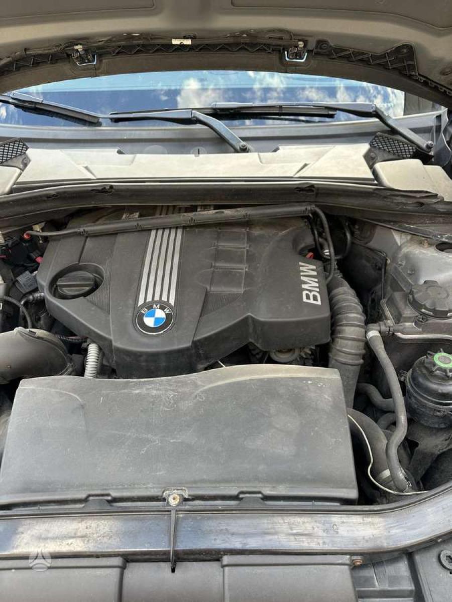 Grey BMW X1 2011 in Kaunas, with an engine capacity of 2.00 L and mileage of 308 thousand km for 5500 €, photo 9 on AUTOMOTO.COM.LV