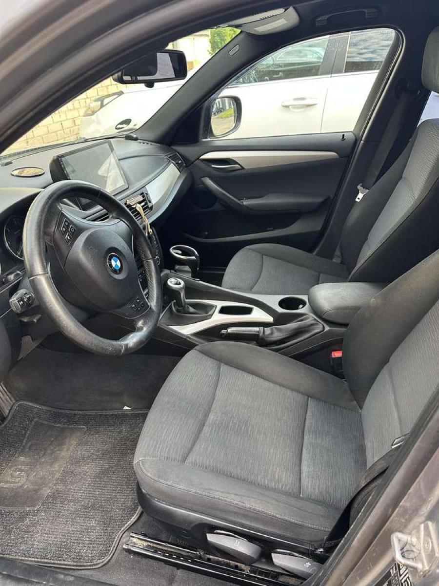 Grey BMW X1 2011 in Kaunas, with an engine capacity of 2.00 L and mileage of 308 thousand km for 5500 €, photo 12 on AUTOMOTO.COM.LV