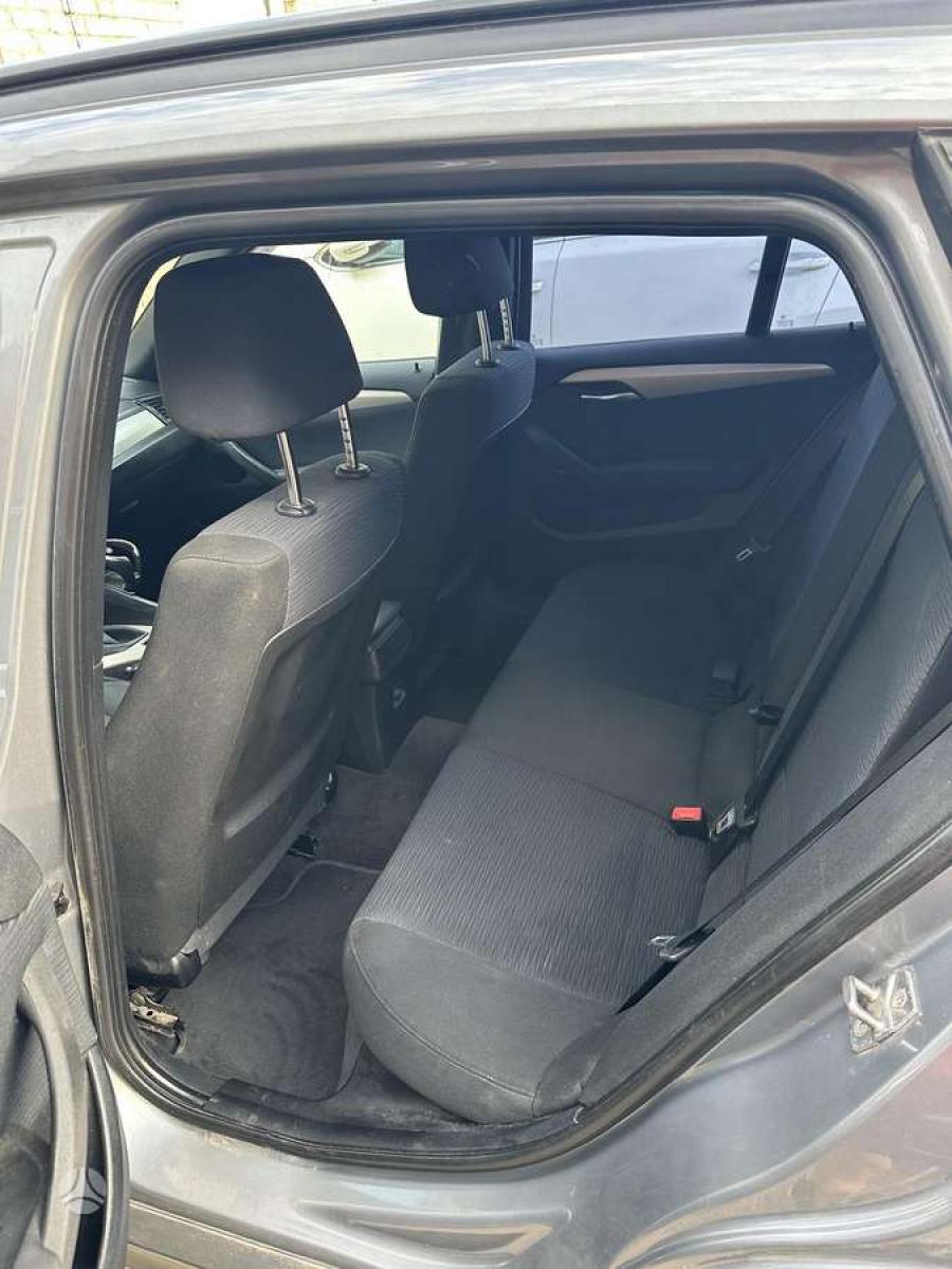 Grey BMW X1 2011 in Kaunas, with an engine capacity of 2.00 L and mileage of 308 thousand km for 5500 €, photo 13 on AUTOMOTO.COM.LV