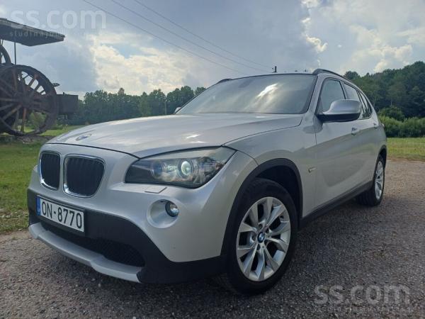 Pelēks BMW X1 2011 Valmiera, ar dzinēja tilpumu 2.00 L un nobraukumu 199 tūkst. km par 7900 €, foto 1 vietnē AUTOMOTO.COM.LV
