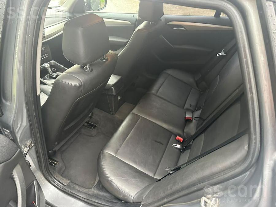 Grey BMW X1 2011 in Rezekne, with an engine capacity of 2.00 L and mileage of 271 thousand km for 6000 €, photo 13 on AUTOMOTO.COM.LV
