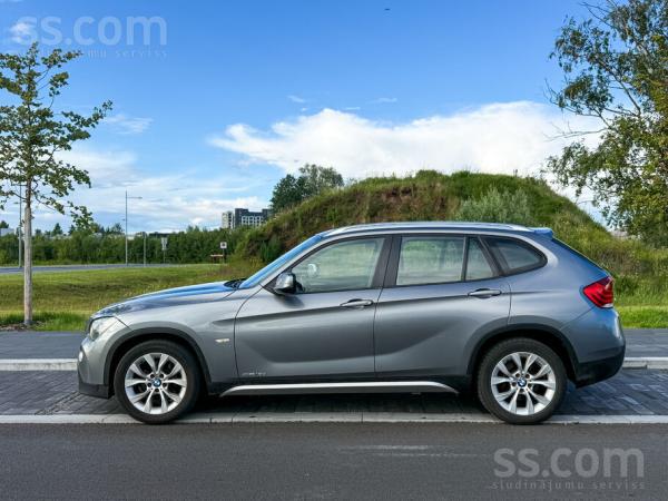 Grey BMW X1 2011 in Riga, with an engine capacity of 1.90 L and mileage of 218 thousand km for 6900 €, photo 1 on AUTOMOTO.COM.LV