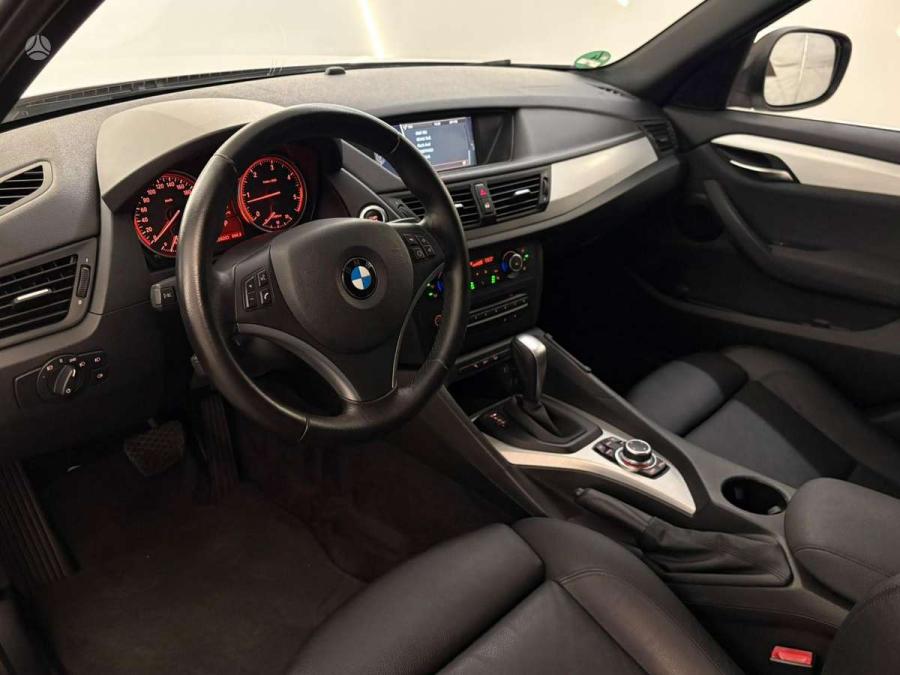 Grey BMW X1 2011 in Marijampole, with an engine capacity of 2.00 L and mileage of 259 thousand km for 8450 €, photo 3 on AUTOMOTO.COM.LV