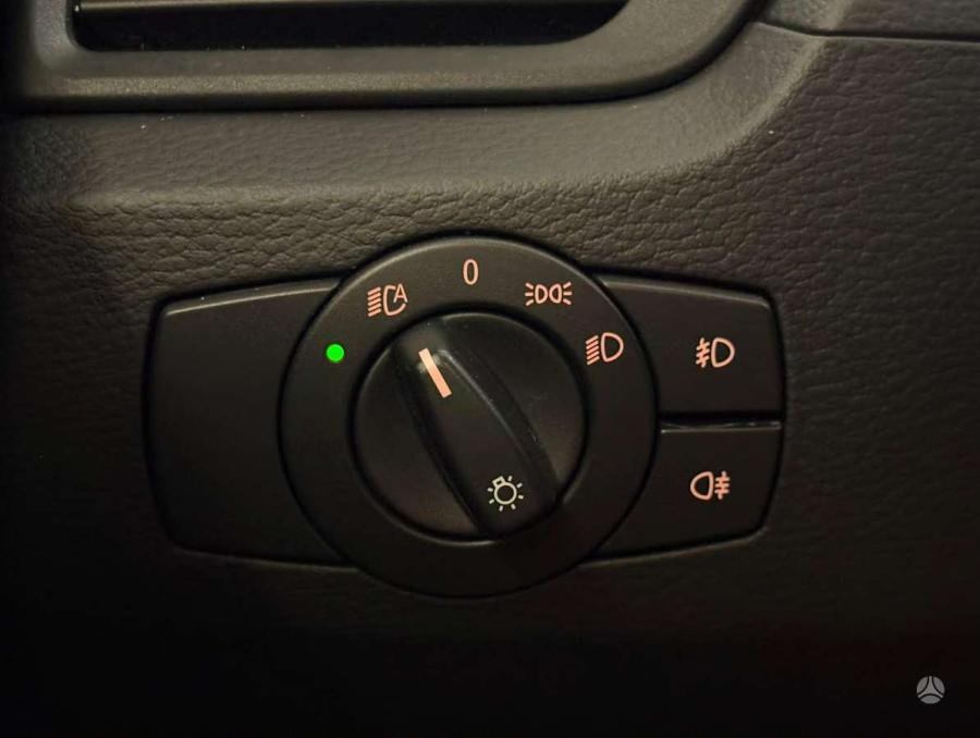 Grey BMW X1 2011 in Marijampole, with an engine capacity of 2.00 L and mileage of 259 thousand km for 8450 €, photo 8 on AUTOMOTO.COM.LV