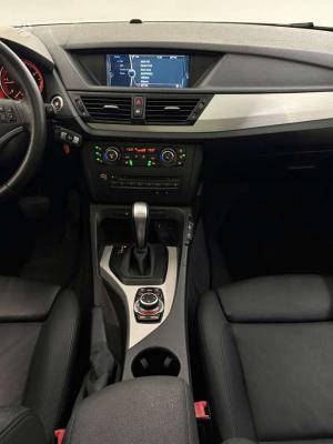 Grey BMW X1 2011 in Marijampole, with an engine capacity of 2.00 L and mileage of 259 thousand km for 8450 €, photo 16 on AUTOMOTO.COM.LV