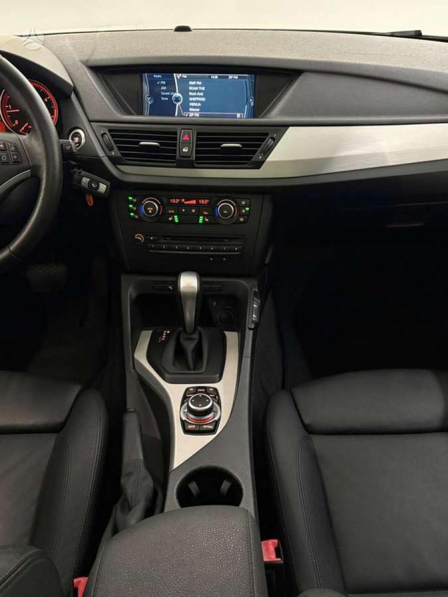 Grey BMW X1 2011 in Marijampole, with an engine capacity of 2.00 L and mileage of 259 thousand km for 8450 €, photo 16 on AUTOMOTO.COM.LV