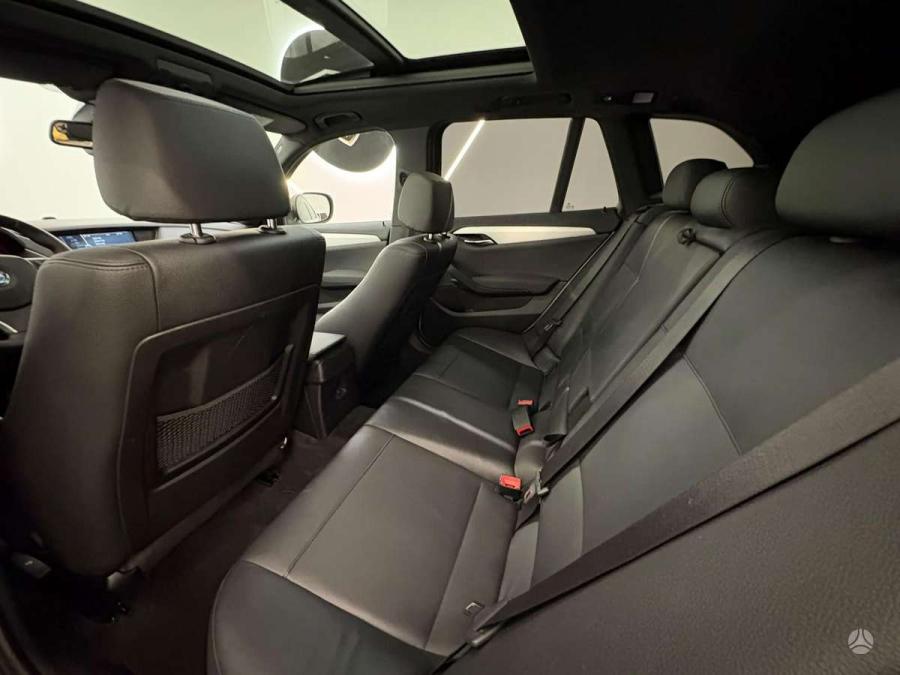 Grey BMW X1 2011 in Marijampole, with an engine capacity of 2.00 L and mileage of 259 thousand km for 8450 €, photo 19 on AUTOMOTO.COM.LV
