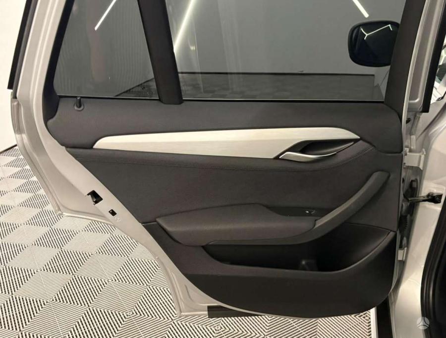 Grey BMW X1 2011 in Marijampole, with an engine capacity of 2.00 L and mileage of 259 thousand km for 8450 €, photo 20 on AUTOMOTO.COM.LV