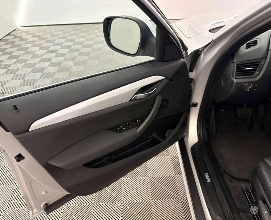 Grey BMW X1 2011 in Marijampole, with an engine capacity of 2.00 L and mileage of 259 thousand km for 8450 €, photo 24 on AUTOMOTO.COM.LV