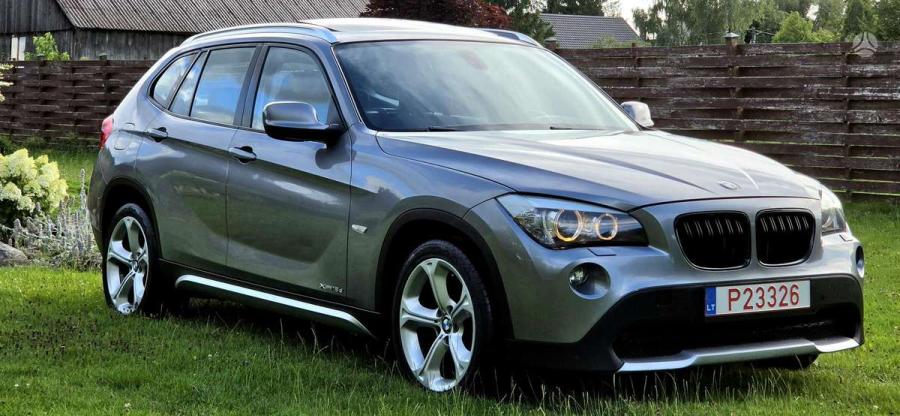 Grey BMW X1 2011 in Prienai, with an engine capacity of 2.00 L and mileage of 360 thousand km for 5600 €, photo 1 on AUTOMOTO.COM.LV