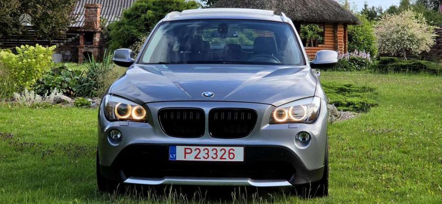 Grey BMW X1 2011 in Prienai, with an engine capacity of 2.00 L and mileage of 360 thousand km for 5600 €, photo 4 on AUTOMOTO.COM.LV