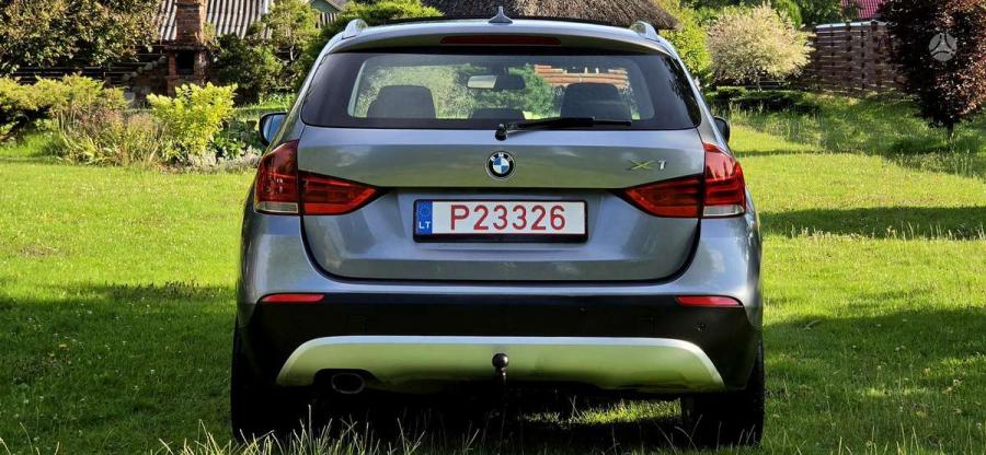 Grey BMW X1 2011 in Prienai, with an engine capacity of 2.00 L and mileage of 360 thousand km for 5600 €, photo 5 on AUTOMOTO.COM.LV