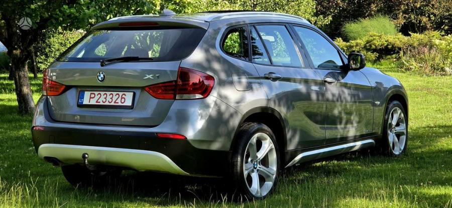 Grey BMW X1 2011 in Prienai, with an engine capacity of 2.00 L and mileage of 360 thousand km for 5600 €, photo 7 on AUTOMOTO.COM.LV
