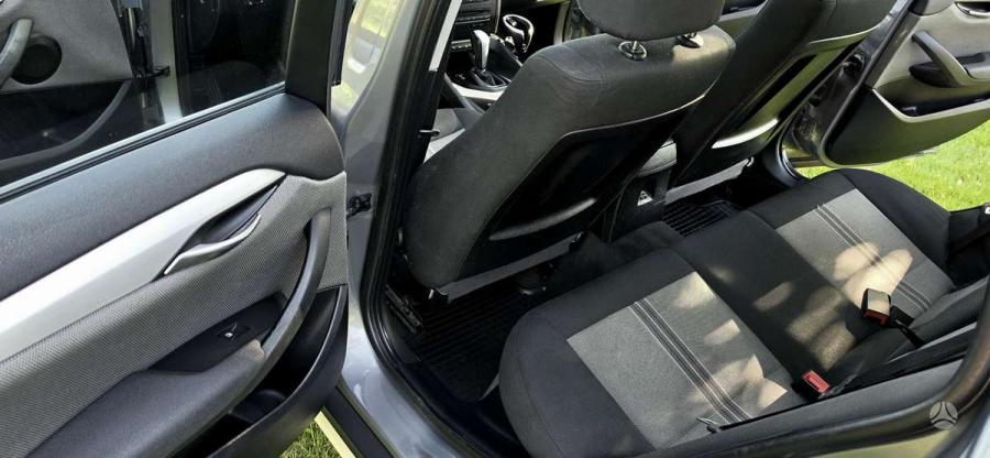 Grey BMW X1 2011 in Prienai, with an engine capacity of 2.00 L and mileage of 360 thousand km for 5600 €, photo 14 on AUTOMOTO.COM.LV