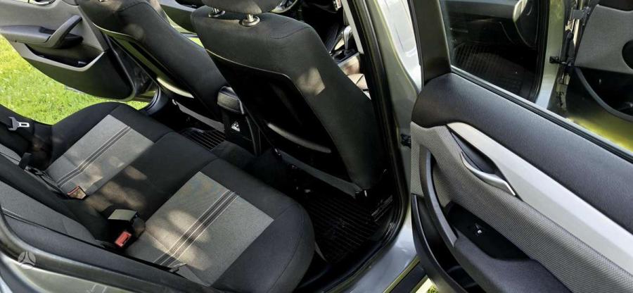 Grey BMW X1 2011 in Prienai, with an engine capacity of 2.00 L and mileage of 360 thousand km for 5600 €, photo 15 on AUTOMOTO.COM.LV