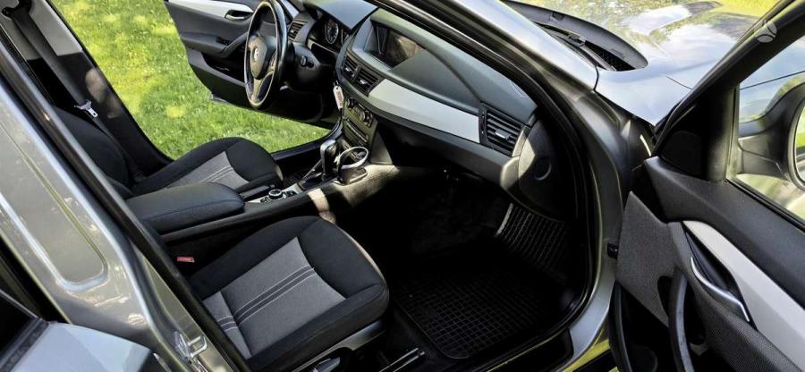 Grey BMW X1 2011 in Prienai, with an engine capacity of 2.00 L and mileage of 360 thousand km for 5600 €, photo 16 on AUTOMOTO.COM.LV