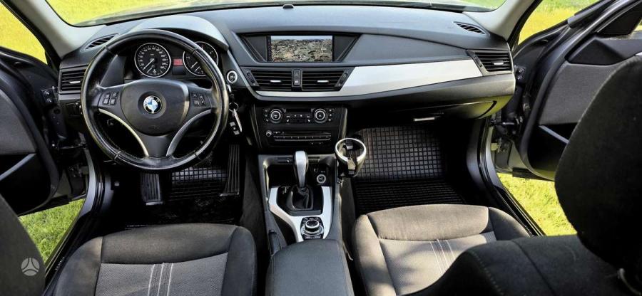 Grey BMW X1 2011 in Prienai, with an engine capacity of 2.00 L and mileage of 360 thousand km for 5600 €, photo 17 on AUTOMOTO.COM.LV