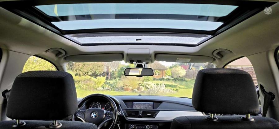 Grey BMW X1 2011 in Prienai, with an engine capacity of 2.00 L and mileage of 360 thousand km for 5600 €, photo 18 on AUTOMOTO.COM.LV