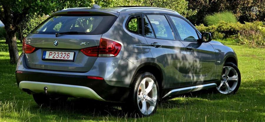 Grey BMW X1 2011 in Prienai, with an engine capacity of 2.00 L and mileage of 360 thousand km for 5600 €, photo 28 on AUTOMOTO.COM.LV