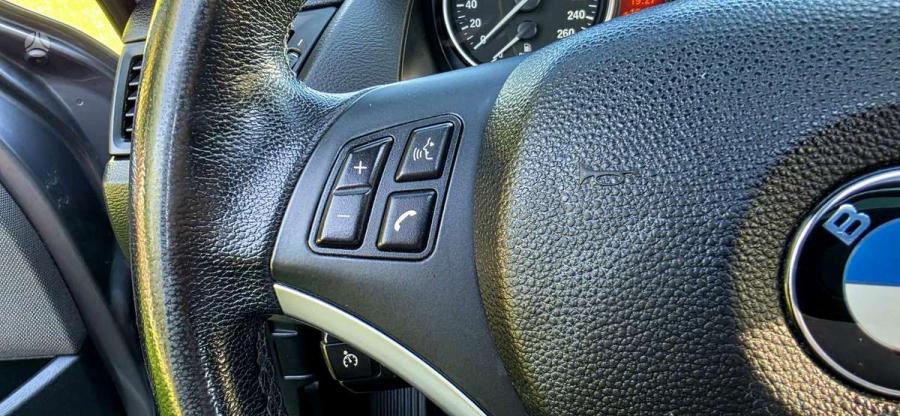 Grey BMW X1 2011 in Prienai, with an engine capacity of 2.00 L and mileage of 360 thousand km for 5600 €, photo 29 on AUTOMOTO.COM.LV