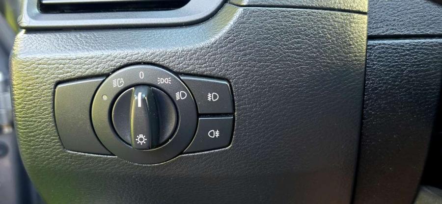 Grey BMW X1 2011 in Prienai, with an engine capacity of 2.00 L and mileage of 360 thousand km for 5600 €, photo 32 on AUTOMOTO.COM.LV