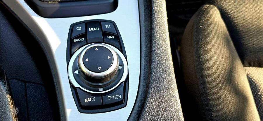 Grey BMW X1 2011 in Prienai, with an engine capacity of 2.00 L and mileage of 360 thousand km for 5600 €, photo 33 on AUTOMOTO.COM.LV