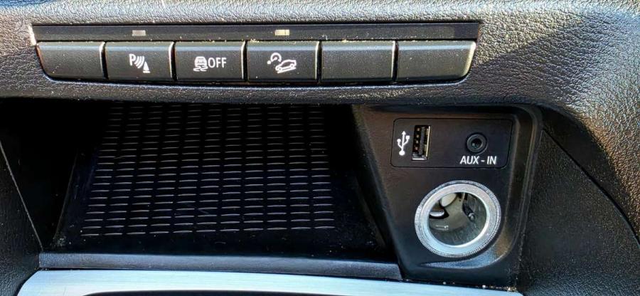Grey BMW X1 2011 in Prienai, with an engine capacity of 2.00 L and mileage of 360 thousand km for 5600 €, photo 35 on AUTOMOTO.COM.LV