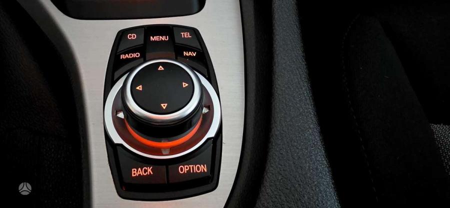 Grey BMW X1 2011 in Prienai, with an engine capacity of 2.00 L and mileage of 360 thousand km for 5600 €, photo 51 on AUTOMOTO.COM.LV