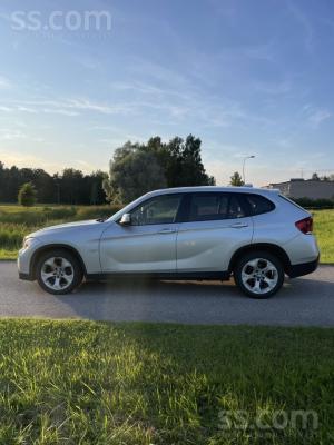 Grey BMW X1 2011 in Riga, with an engine capacity of 2.00 L and mileage of 289 thousand km for 7999 €, photo 4 on AUTOMOTO.COM.LV