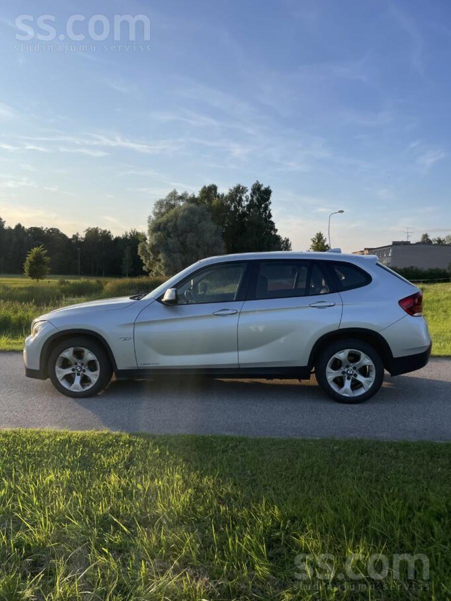 Grey BMW X1 2011 in Riga, with an engine capacity of 2.00 L and mileage of 289 thousand km for 7999 €, photo 4 on AUTOMOTO.COM.LV
