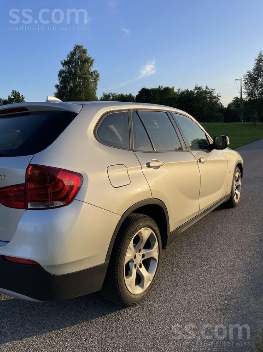 Grey BMW X1 2011 in Riga, with an engine capacity of 2.00 L and mileage of 289 thousand km for 7999 €, photo 7 on AUTOMOTO.COM.LV