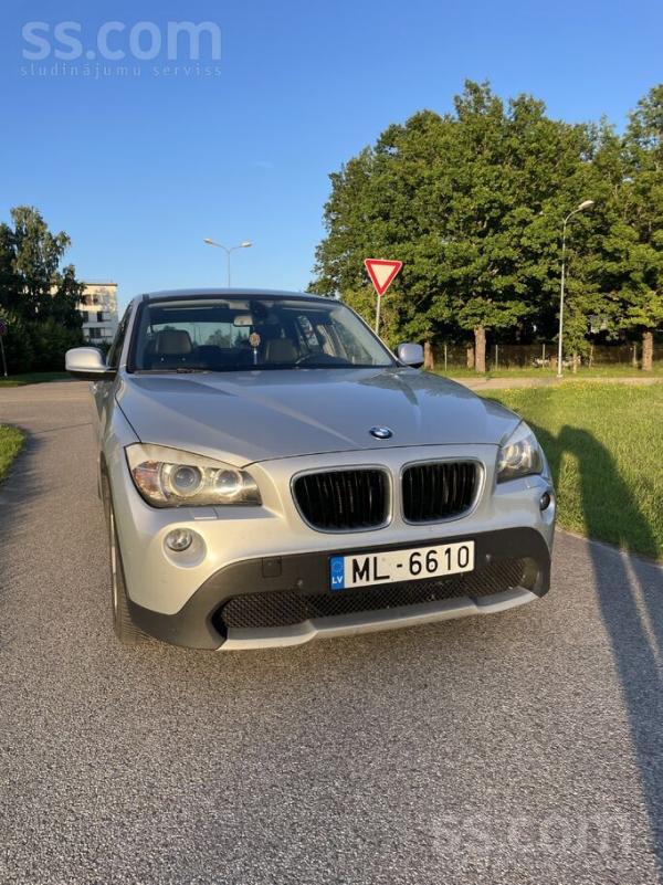 Grey BMW X1 2011 in Riga, with an engine capacity of 2.00 L and mileage of 289 thousand km for 7999 €, photo 1 on AUTOMOTO.COM.LV