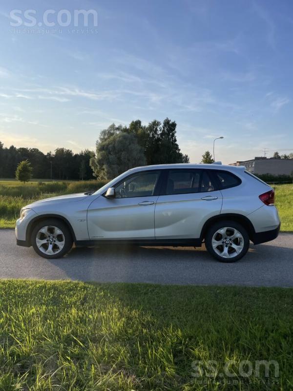 Grey BMW X1 2011 in Riga, with an engine capacity of 2.00 L and mileage of 289 thousand km for 7999 €, photo 3 on AUTOMOTO.COM.LV