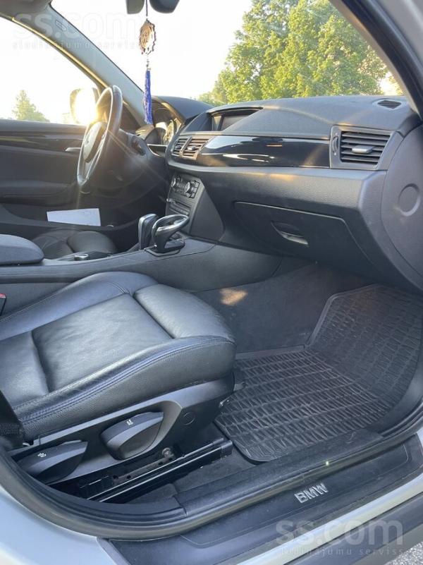 Grey BMW X1 2011 in Riga, with an engine capacity of 2.00 L and mileage of 289 thousand km for 7999 €, photo 8 on AUTOMOTO.COM.LV