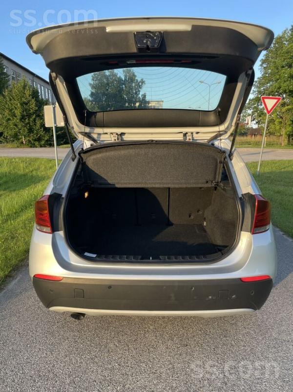 Grey BMW X1 2011 in Riga, with an engine capacity of 2.00 L and mileage of 289 thousand km for 7999 €, photo 10 on AUTOMOTO.COM.LV