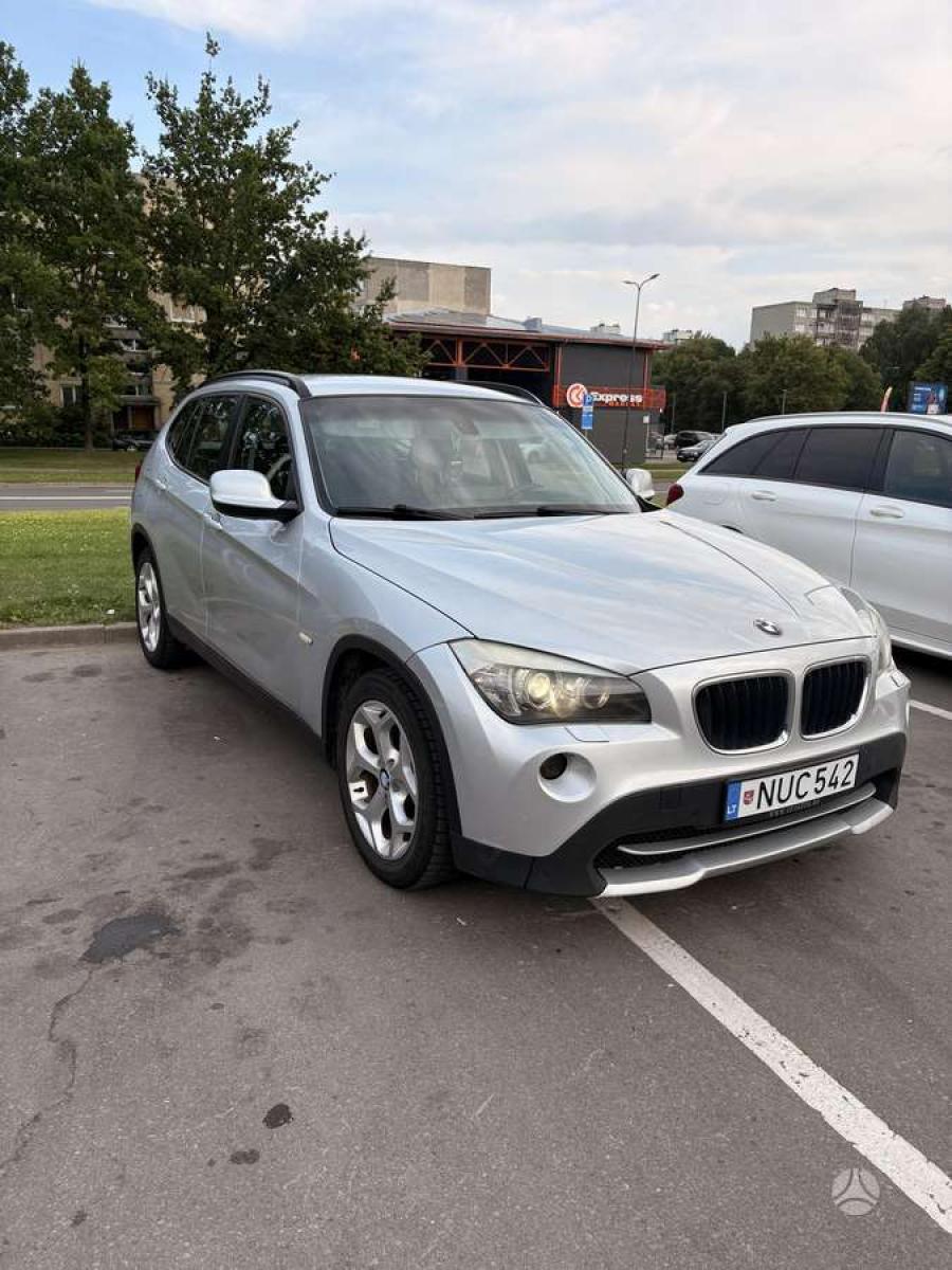 Grey BMW X1 2011 in Kaunas, with an engine capacity of 2.00 L and mileage of 300 thousand km for 4950 €, photo 3 on AUTOMOTO.COM.LV
