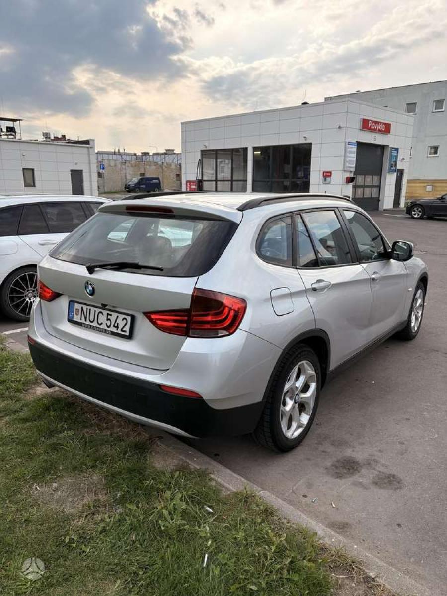 Grey BMW X1 2011 in Kaunas, with an engine capacity of 2.00 L and mileage of 300 thousand km for 4950 €, photo 4 on AUTOMOTO.COM.LV