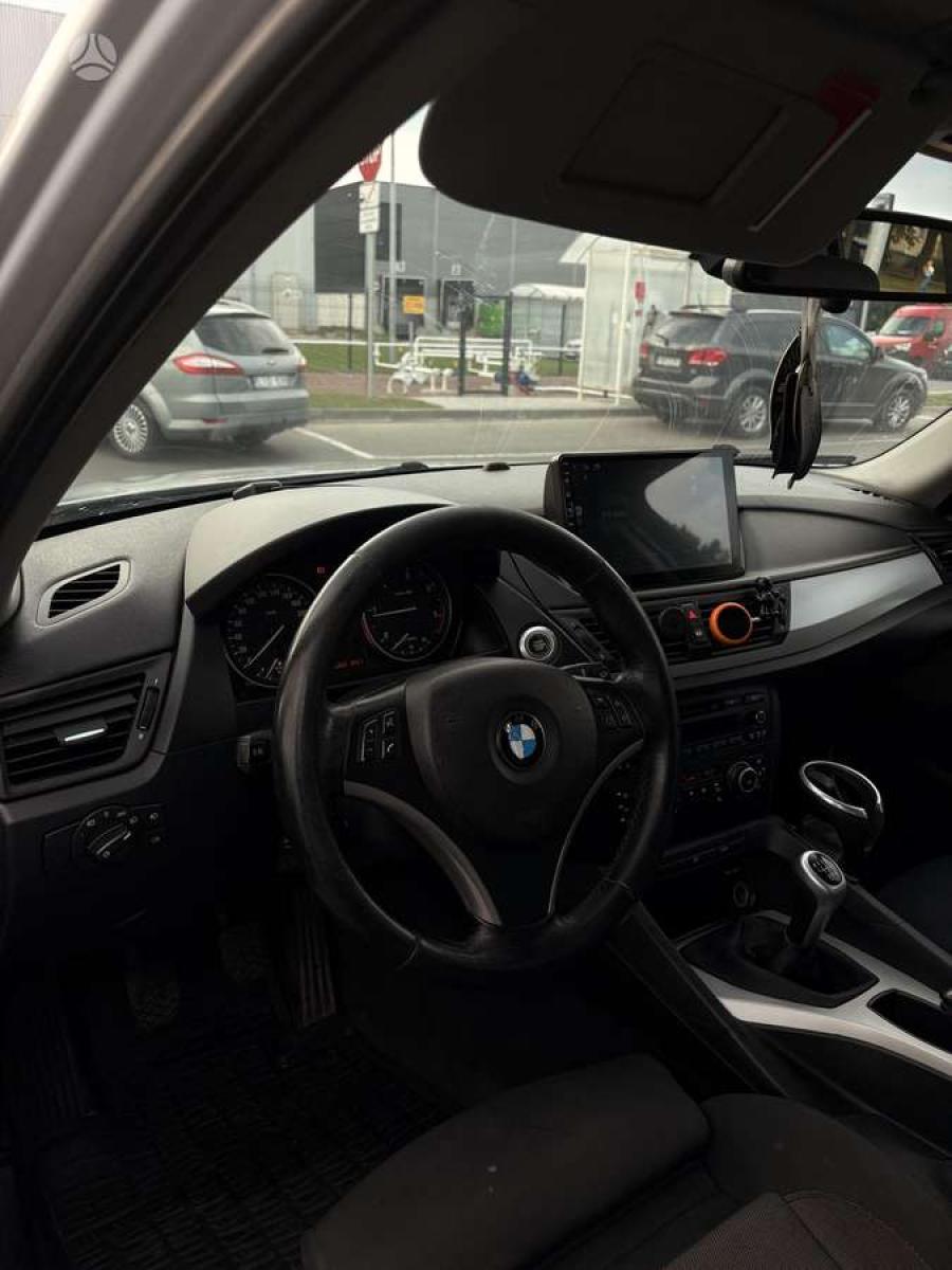 Grey BMW X1 2011 in Kaunas, with an engine capacity of 2.00 L and mileage of 300 thousand km for 4950 €, photo 6 on AUTOMOTO.COM.LV