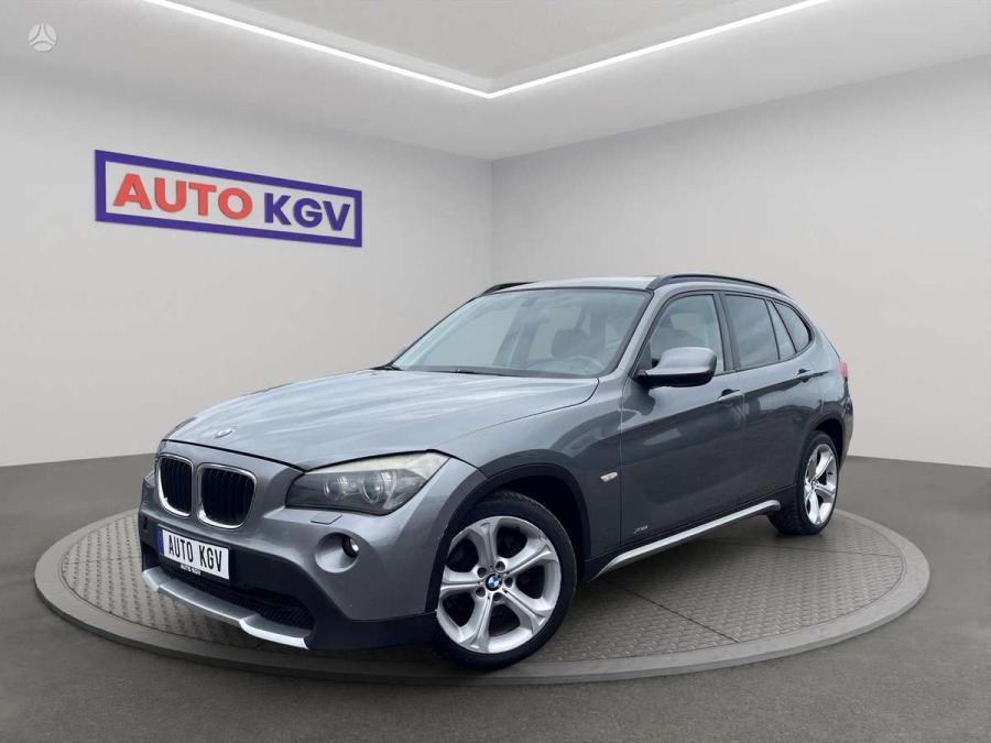 Pelēks BMW X1 2011 Viļņa, ar dzinēja tilpumu 2.00 L un nobraukumu 302 tūkst. km par 6799 €, foto 1 vietnē AUTOMOTO.COM.LV