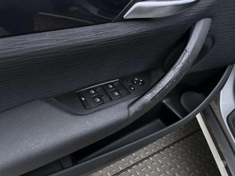 Pelēks BMW X1 2011 Viļņa, ar dzinēja tilpumu 2.00 L un nobraukumu 302 tūkst. km par 6799 €, foto 14 vietnē AUTOMOTO.COM.LV
