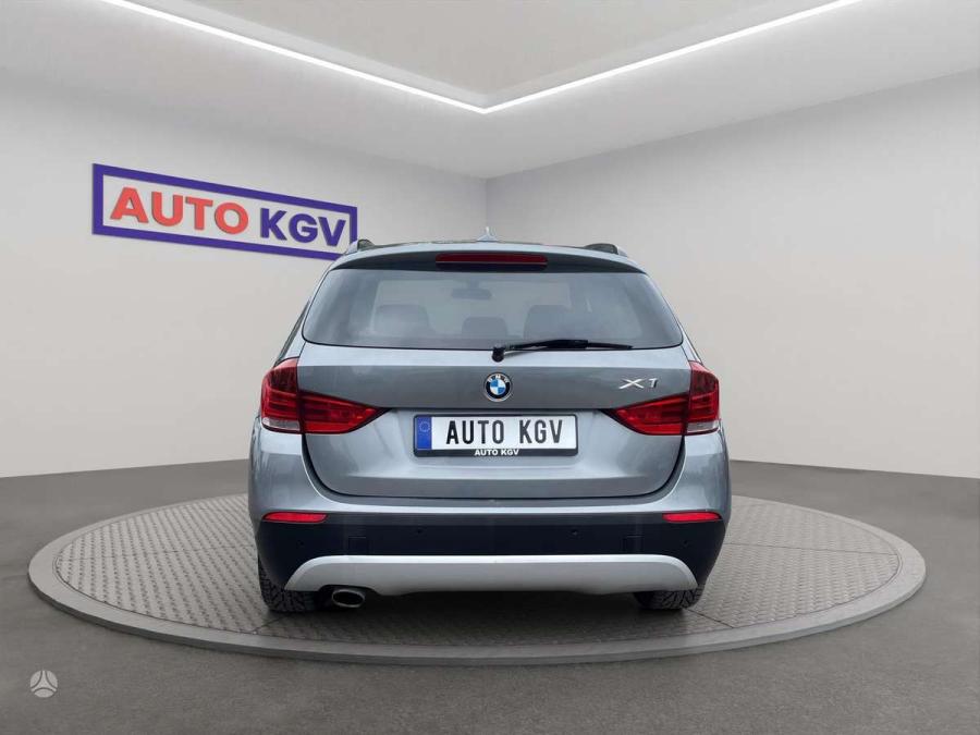 Grey BMW X1 2011 in Vilnius, with an engine capacity of 2.00 L and mileage of 302 thousand km for 6799 €, photo 5 on AUTOMOTO.COM.LV