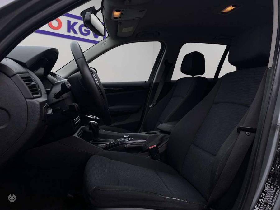Grey BMW X1 2011 in Vilnius, with an engine capacity of 2.00 L and mileage of 302 thousand km for 6799 €, photo 15 on AUTOMOTO.COM.LV